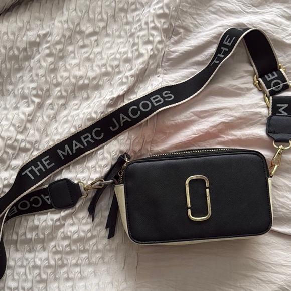 Marc Jacobs | Bags | Marc Jacobs Black Snapshot Crossbody Bag With ...